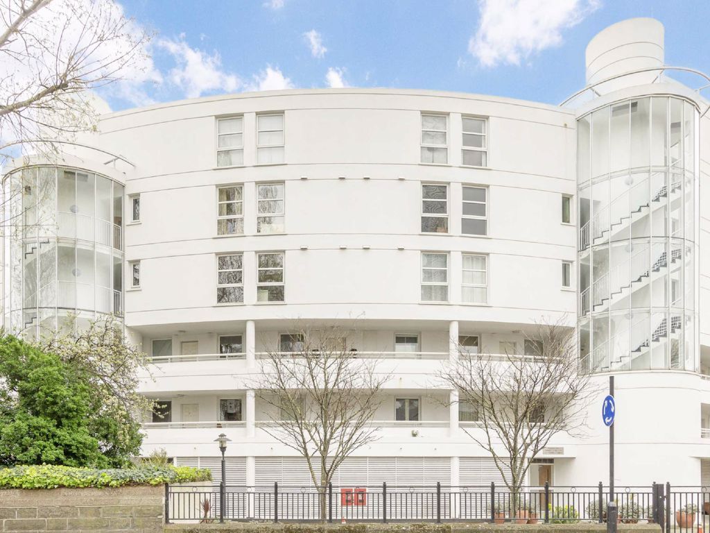 3 bed flat to rent in Manchester Road, London E14 - Zoopla