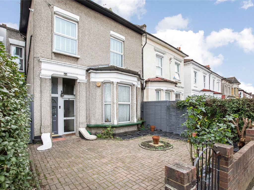 2 bed flat for sale in Bensham Manor Road, Thornton Heath CR7, £325,000 ...