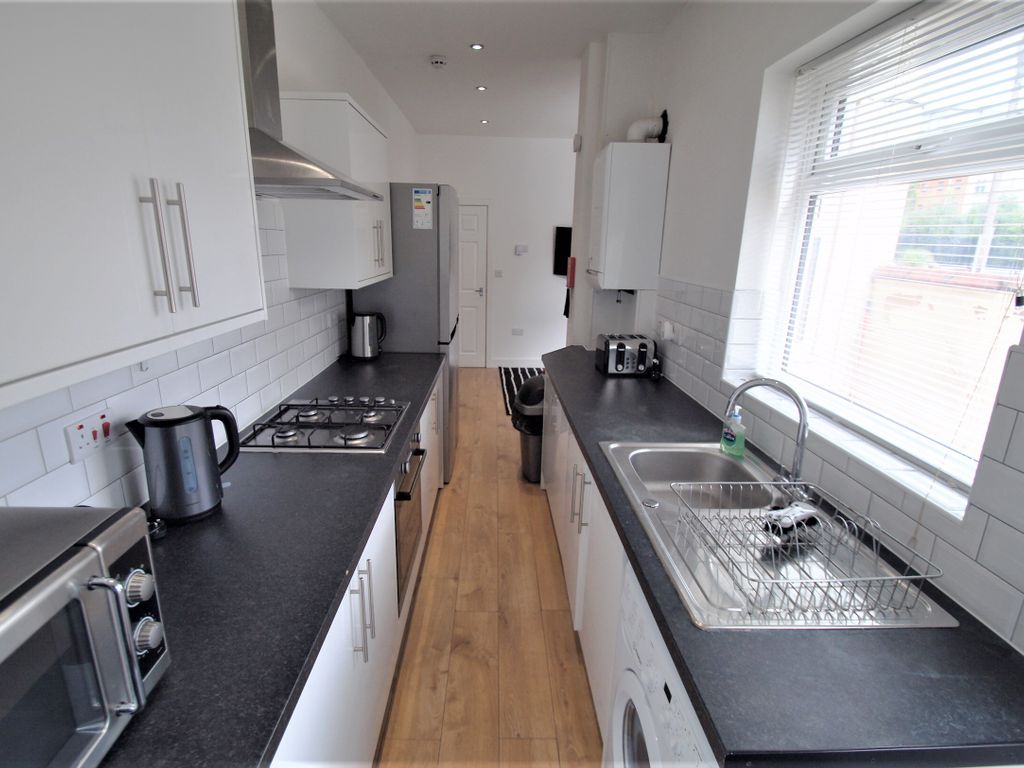 5 bed end terrace house to rent in Gulson Road, Stoke, Coventry CV1, £ ...