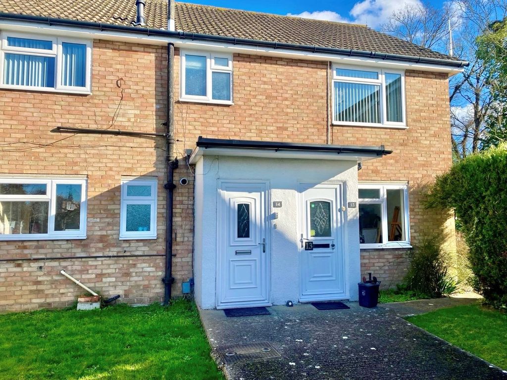 2 Bed Maisonette For Sale In Sand Hill Court Farnborough Hampshire