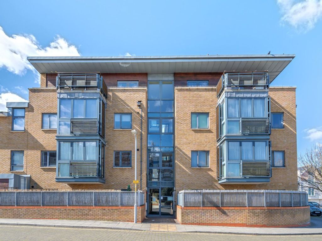 1 bed flat for sale in Clarence Row, Gravesend, Kent. DA12, £180,000 ...