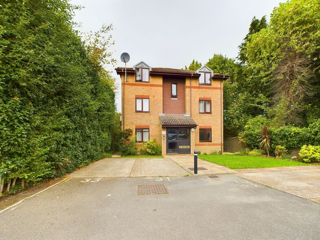 1 Bed Flat For Sale In Top Floor Flat Westlands Kings Road Horsham