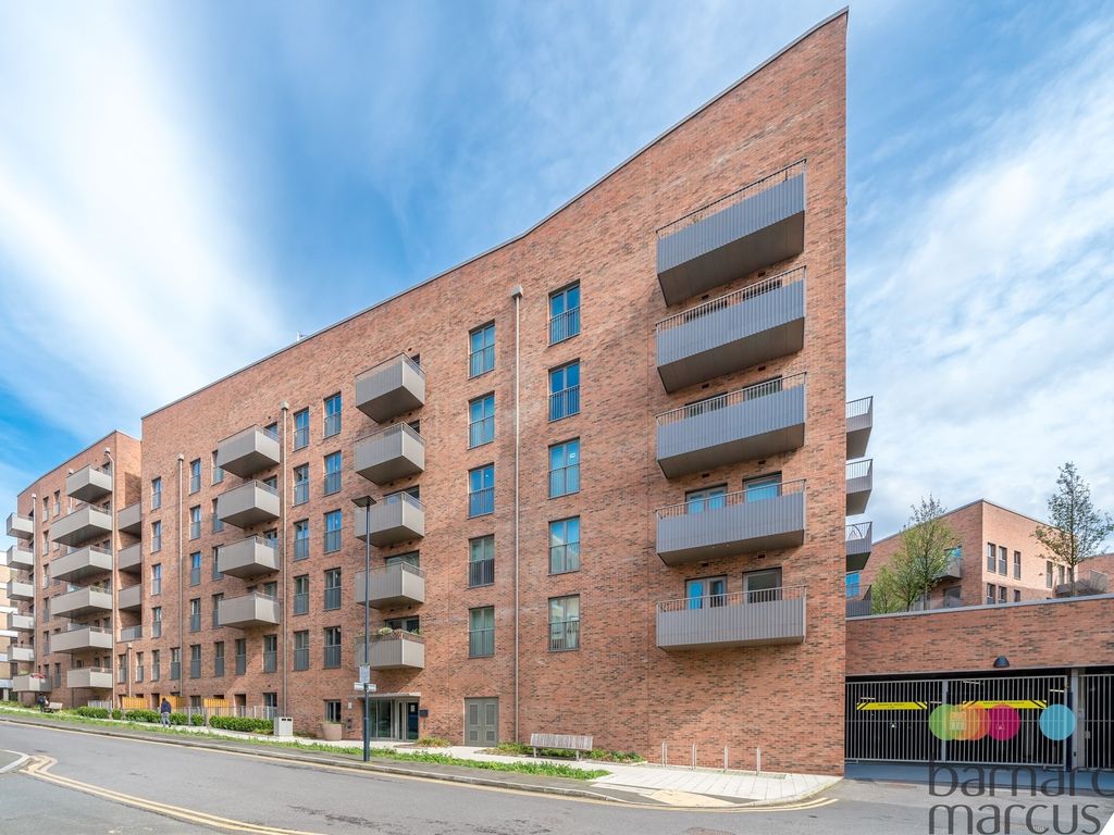 2 bed flat for sale in Royal Engineers Way, London NW7, £579,950 - Zoopla