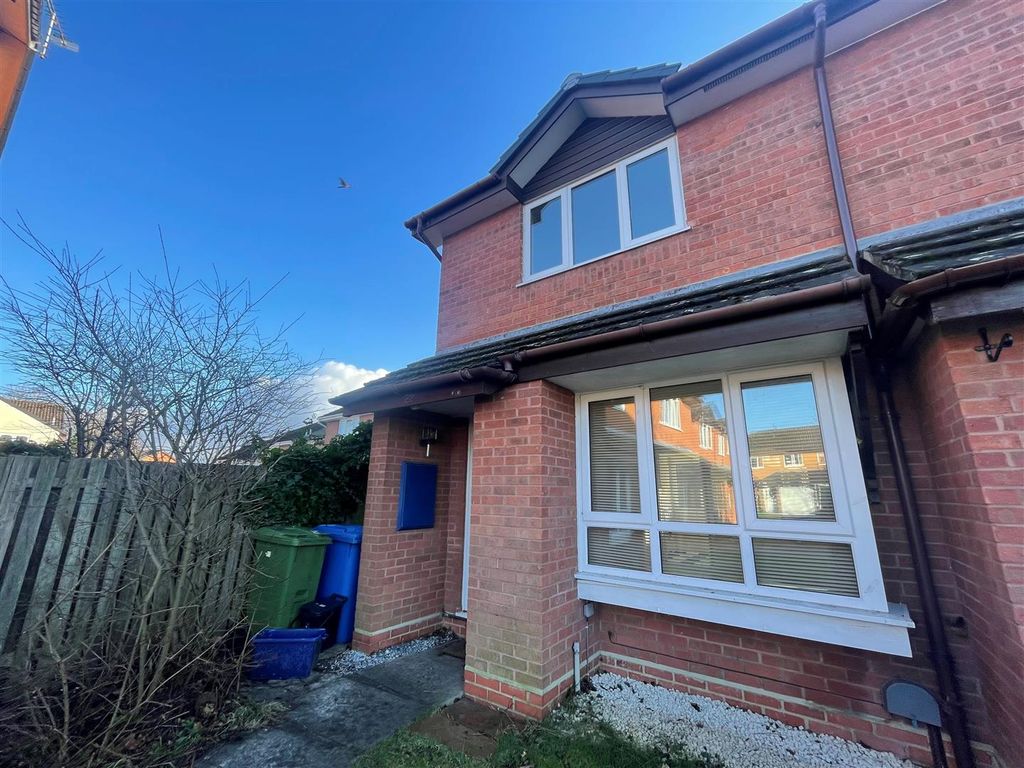 2 Bed End Terrace House To Rent In Griffon Close Farnborough Gu14 £