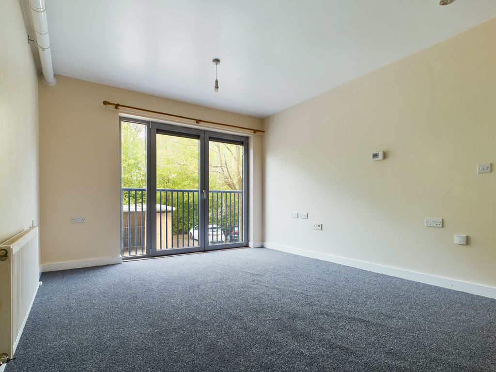 2 bed flat to rent in Priestley Road, Limes Park, Basingstoke RG24, £ ...