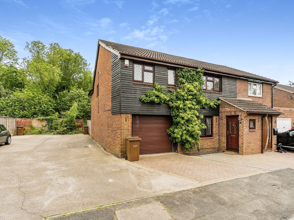 4 Bed Semi Detached House For Sale In Tay Close Lords Wood Chatham