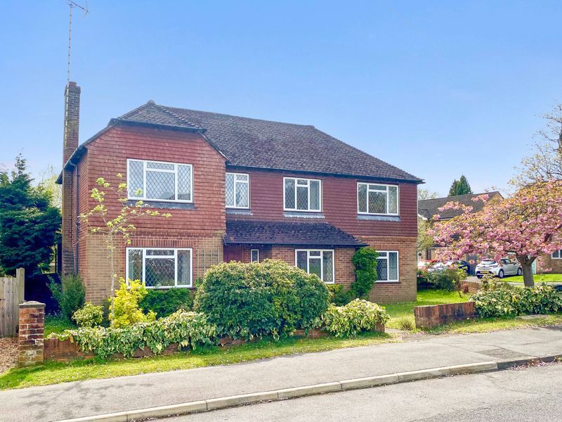 4 bed detached house for sale in Orchard Gate, Sandhurst GU47, £720,000 ...