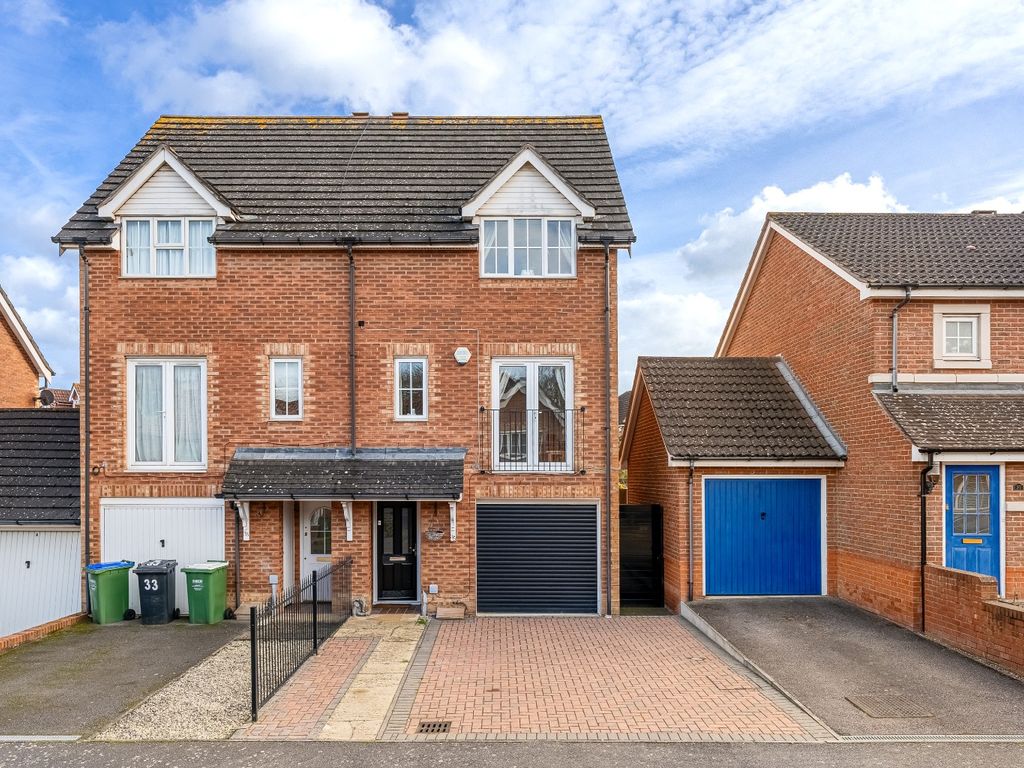 3 Bed Semi Detached House For Sale In Woolbrook Road Crayford