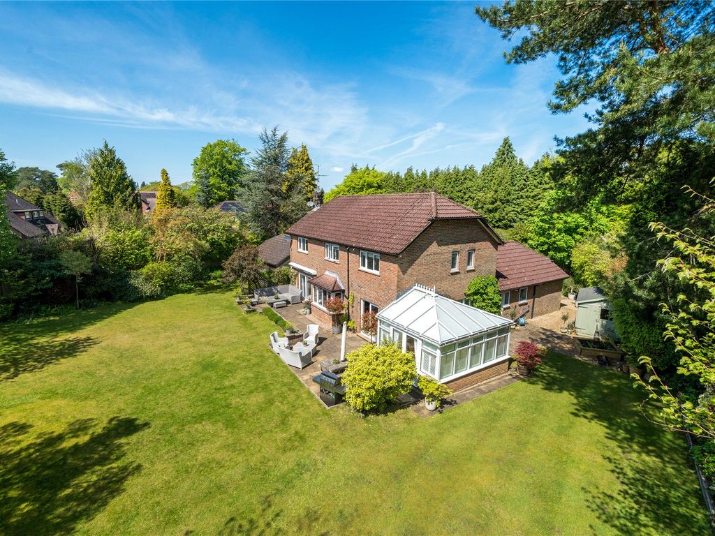 4 bed detached house for sale in Hindhead, Surrey GU26, £1,350,000 - Zoopla