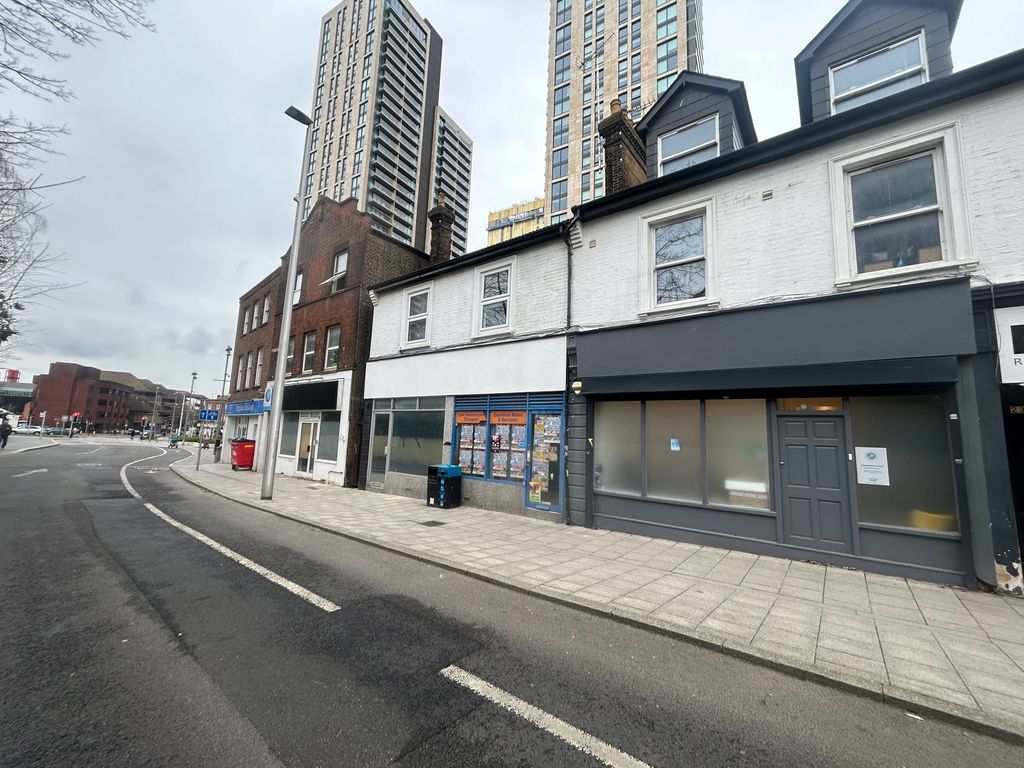 Retail premises to let in High Street, Woking GU21, £12,000 pa - Zoopla