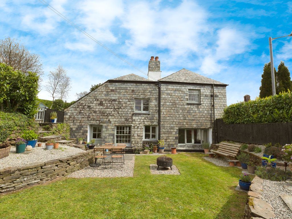 4 Bed Detached House For Sale In Higher Lux Street Liskeard Cornwall 4 Bed Detached House For Sale In Higher Lux Street Liskeard Cornwall