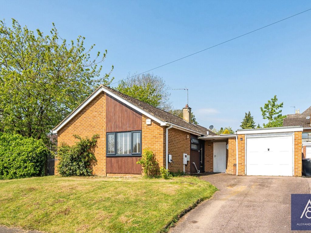 3 Bed Bungalow For Sale In Westminster Crescent Brackley Nn13 £