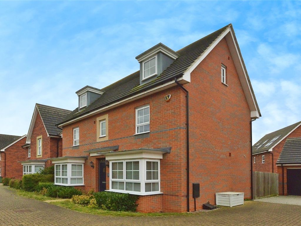 5 Bed Detached House For Sale In Aquila Gardens Fairfields Milton