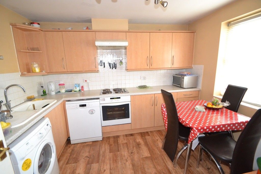 2 bed flat to rent in Scholars Walk, Langley, Berkshire SL3 - Zoopla