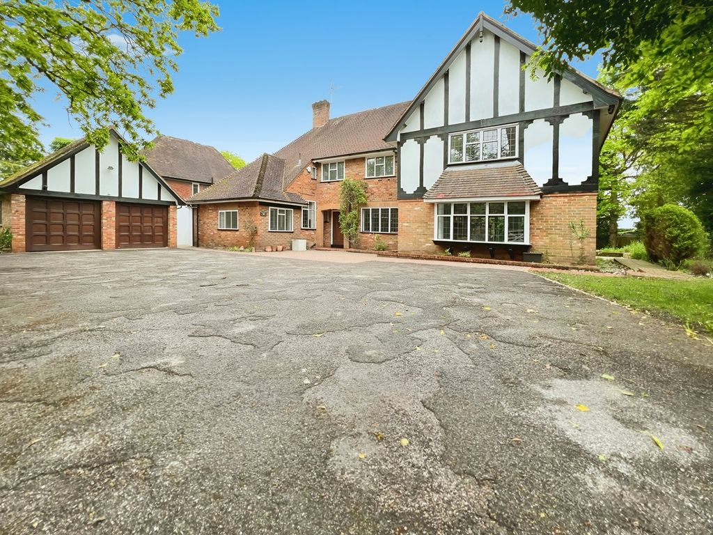5 bed detached house to rent in Dukes Wood Drive, Gerrards Cross SL9, £ ...