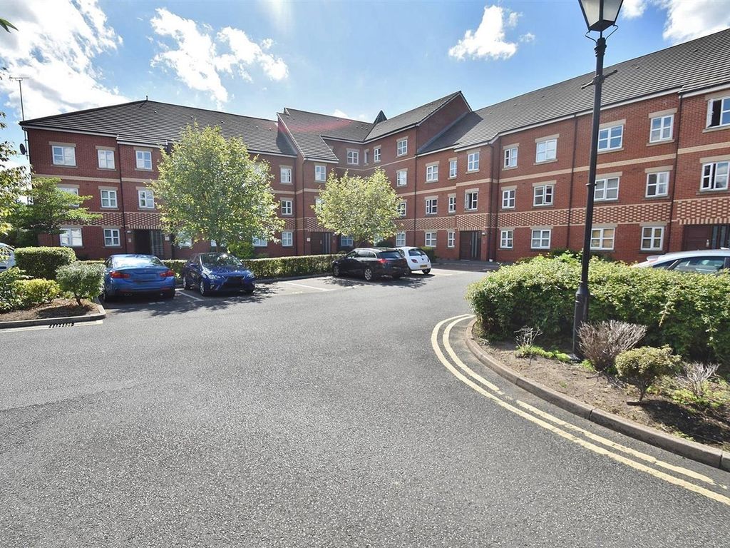 2 bed flat for sale in Russell Place, Sale M33, £220,000 - Zoopla