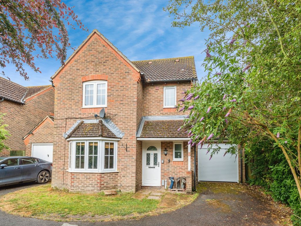 4 bed detached house for sale in Bishops Orchard, East Hagbourne ...