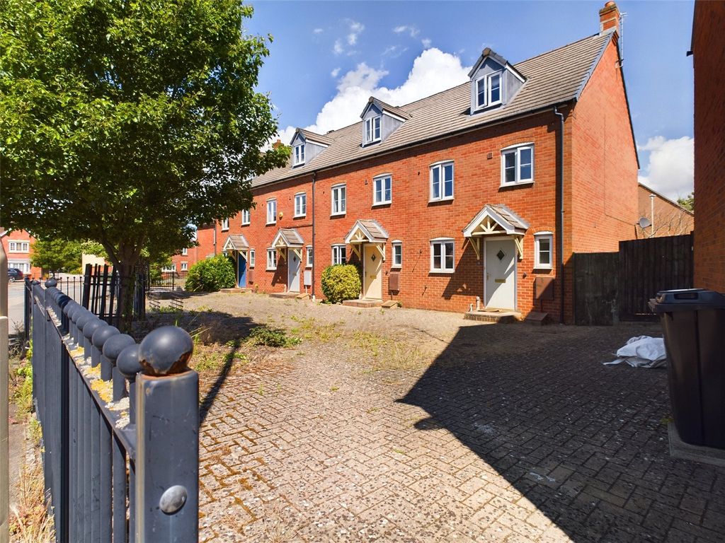 3 Bed End Terrace House For Sale In Thatcham Avenue Kingsway Quedgeley