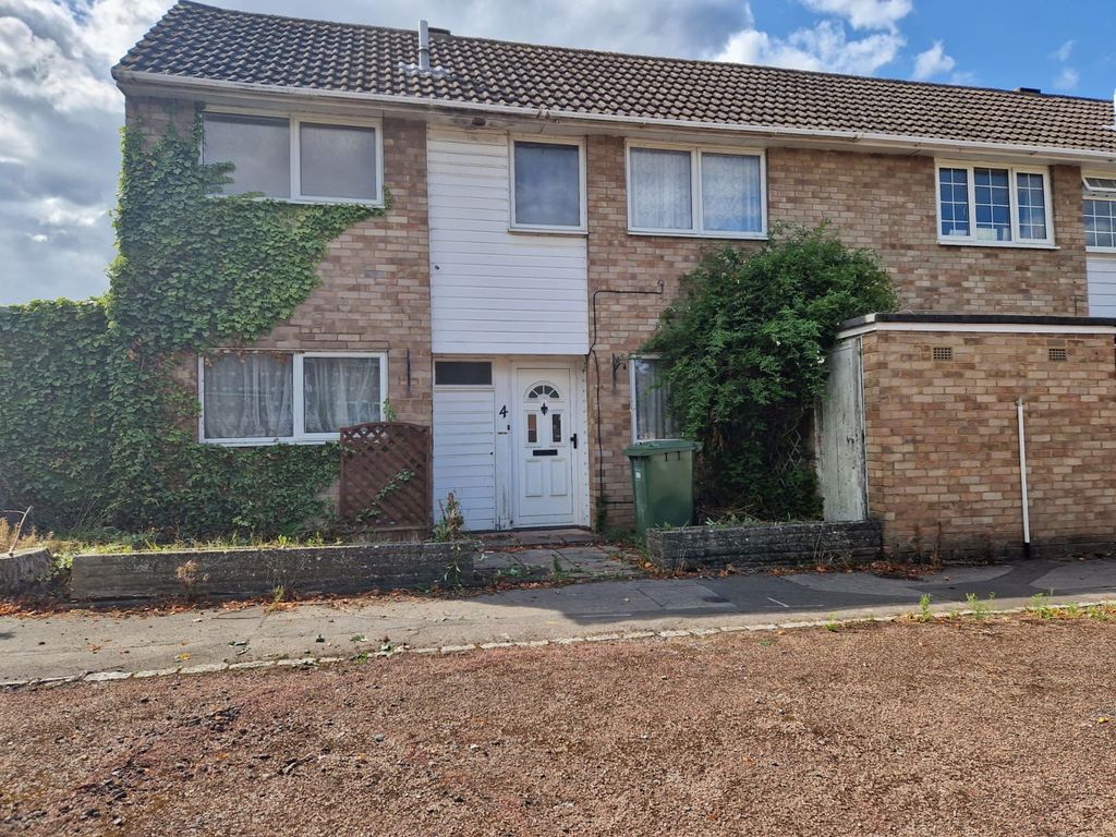 4 Bed Semi Detached House For Sale In Rosedale Gardens Bracknell Rg12