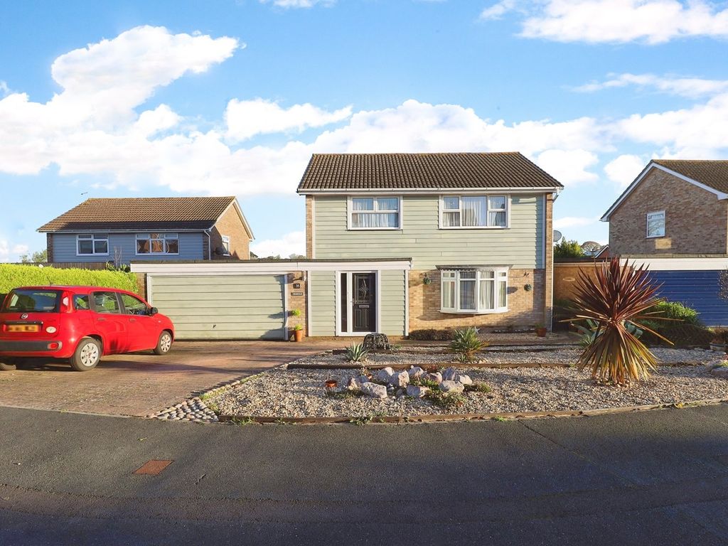 4 bed detached house for sale in Caws Avenue, Seaview PO34, £570,000 ...