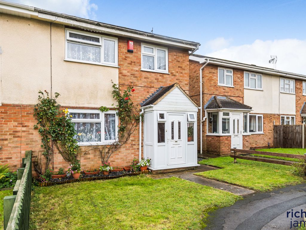 3 Bed Semi Detached House For Sale In Hathaway Road Stratton Swindon