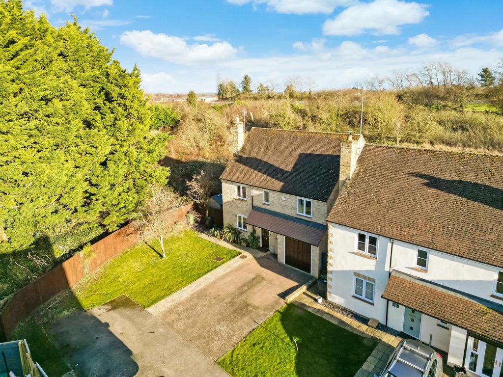 4 bed detached house for sale in Fernham Gate, Faringdon, Oxfordshire ...
