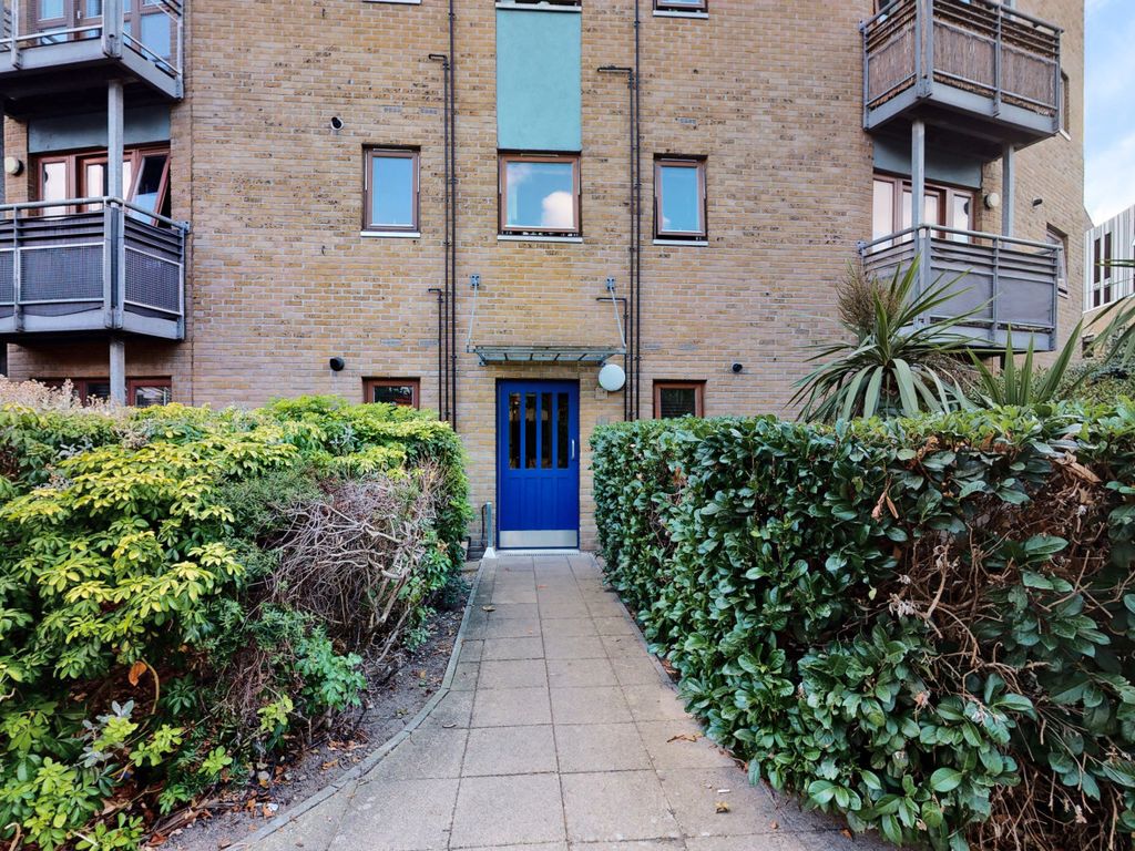 1 bed flat for sale in Morris Road, Tower Hamlets, London E14 - Zoopla