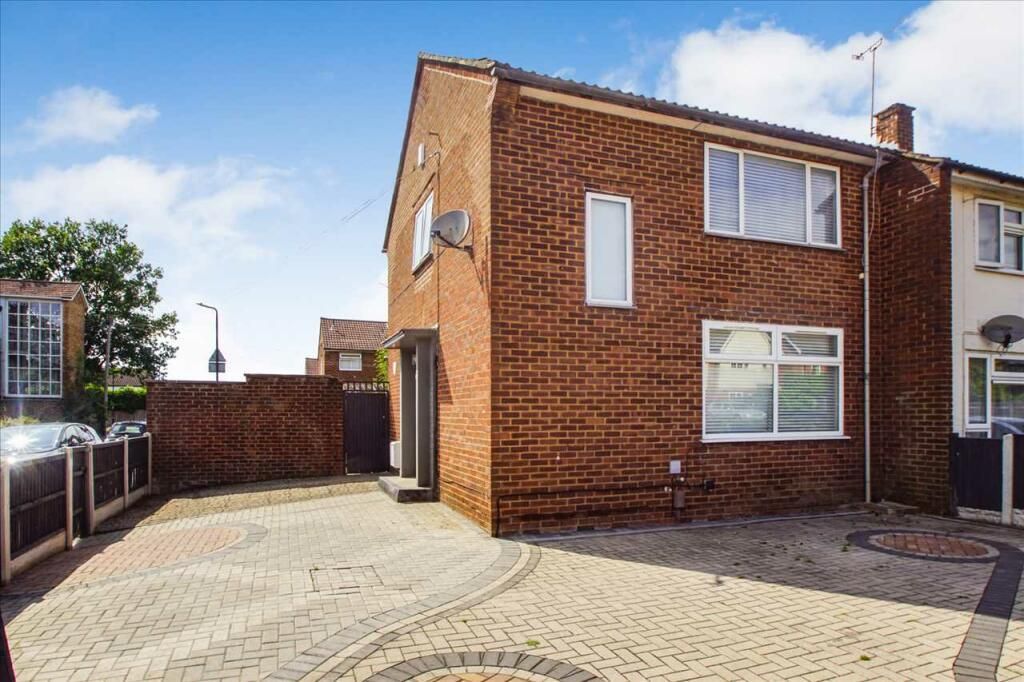 2 Bed End Terrace House For Sale In Rokesby Road Slough Sl2 £379 950