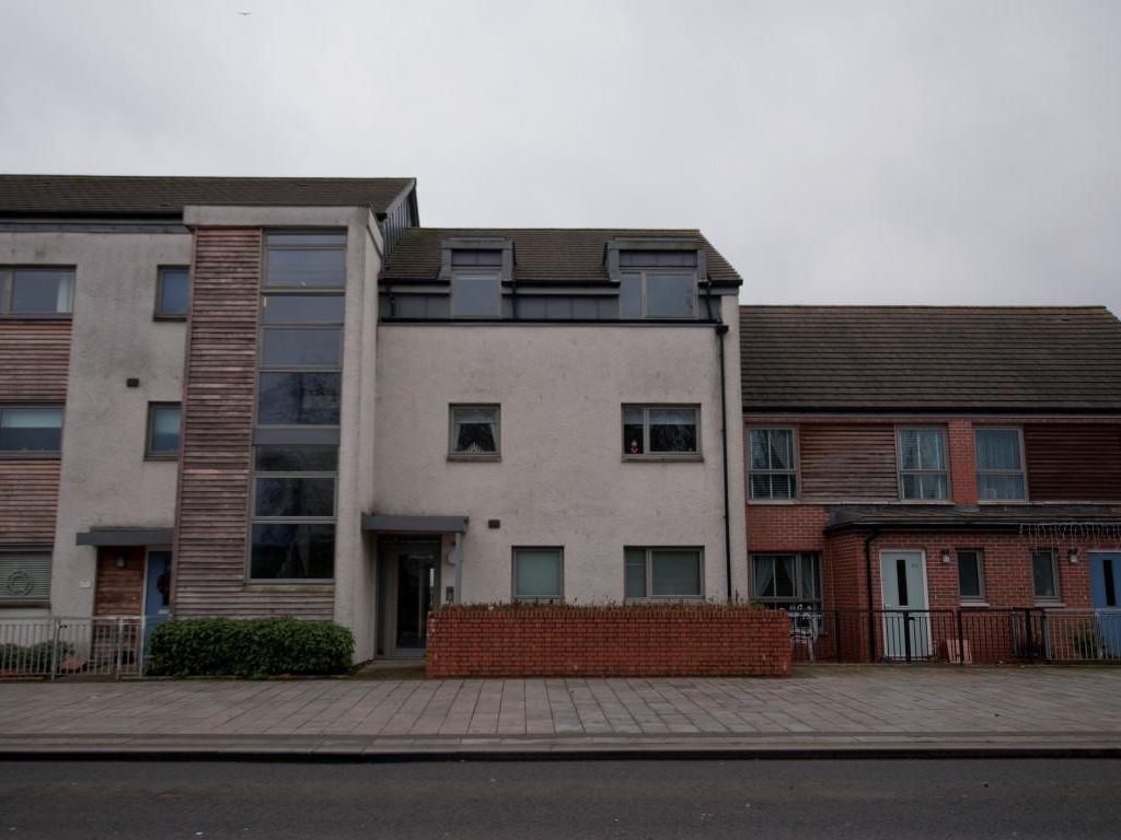 2 bed flat to rent in Drip Road, Stirling FK8, £900 pcm - Zoopla