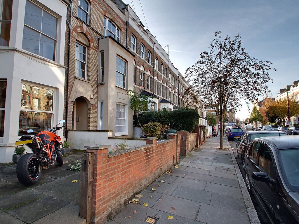 2 Bed Flat To Rent In Marlborough Road Archway London N19 £1 950 Pcm