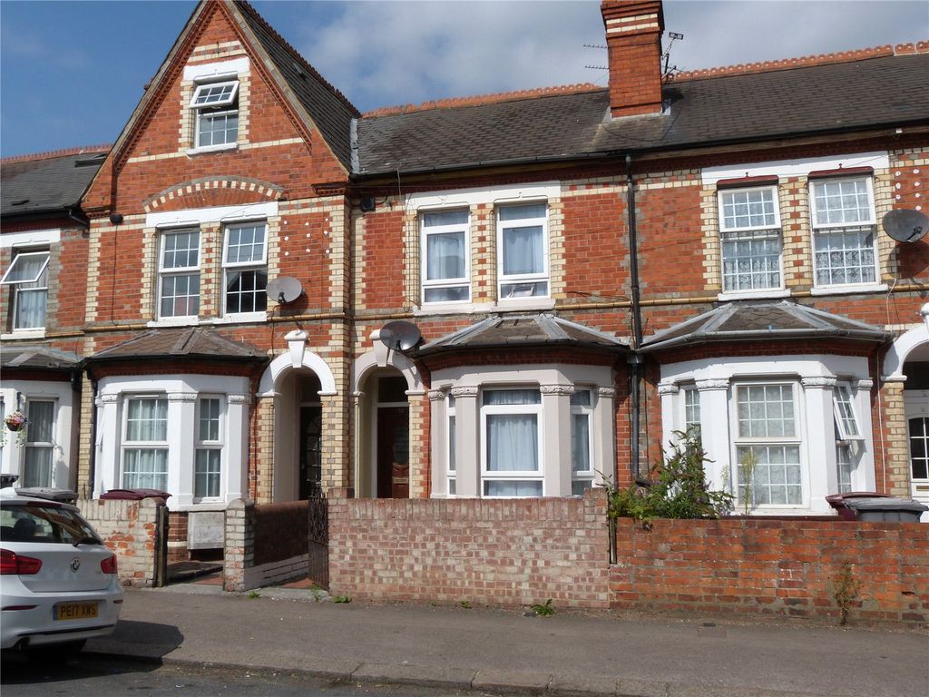 3 bed terraced house to rent in Radstock Road, Reading RG1, £1,500 pcm - Zoopla