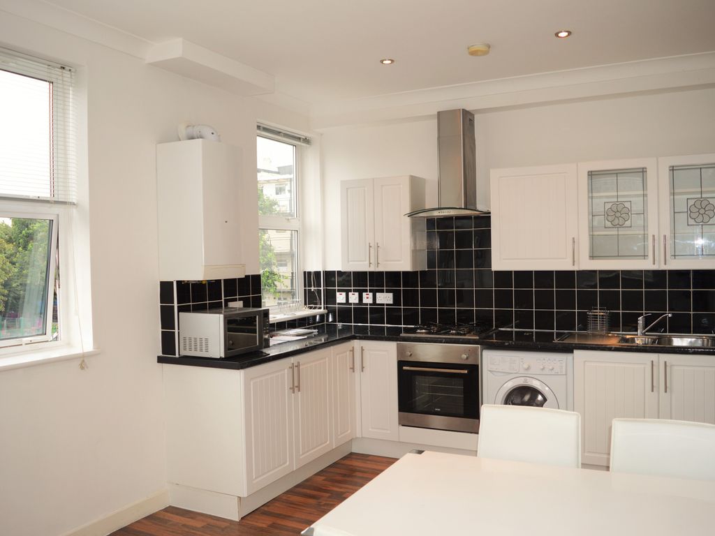 2 bed flat to rent in Walburgh Street, Aldgate East E1, £1,998 pcm - Zoopla