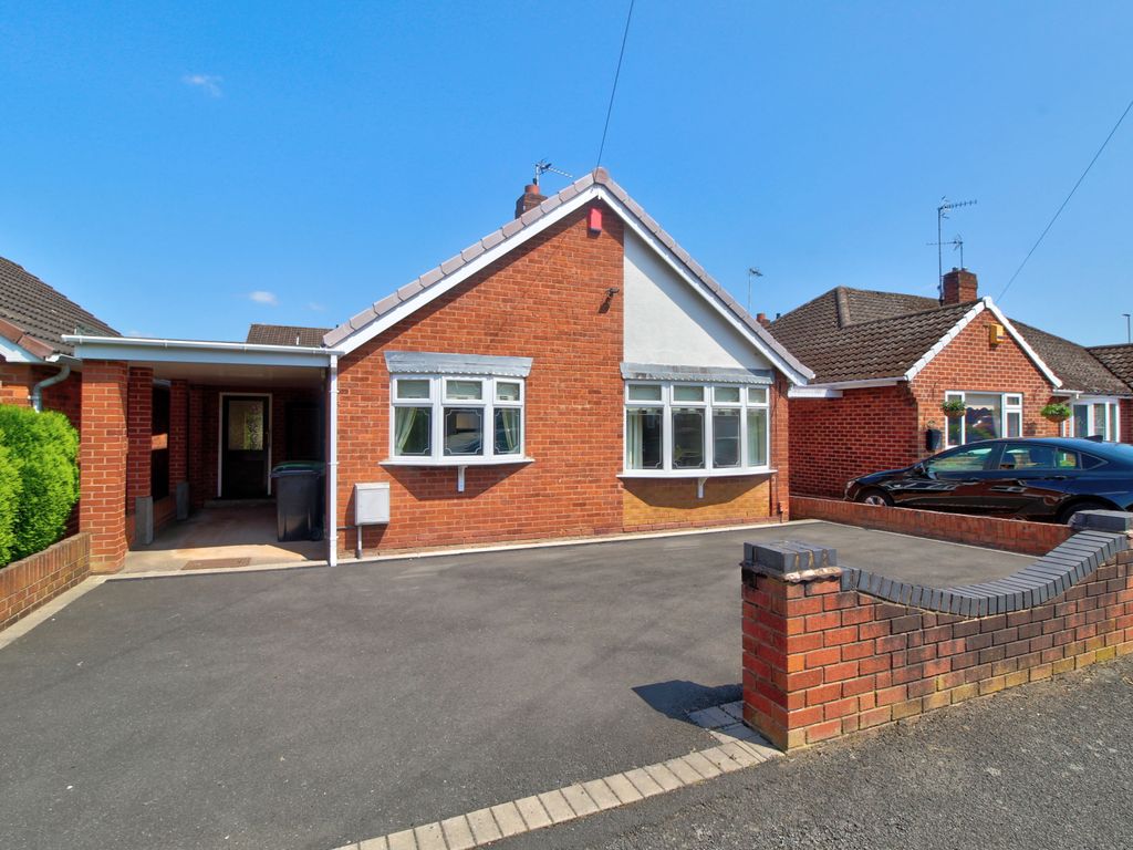 2 Bed Detached Bungalow For Sale In Fellows Avenue Kingswinford Dy6