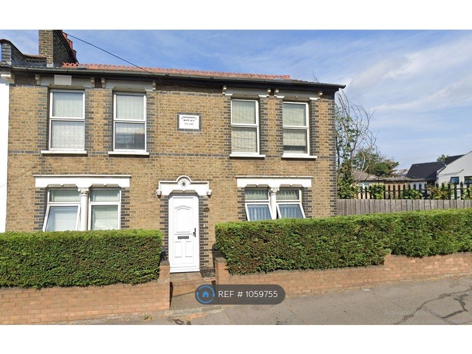 3 bed end terrace house to rent in Sydenham Road, Croydon CR0, £2,100 ...
