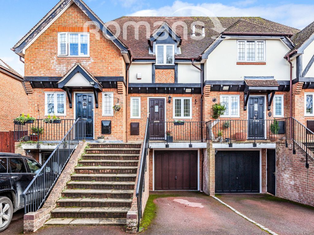 2 bed terraced house to rent in Lower Cookham Road, Maidenhead SL6, £ ...