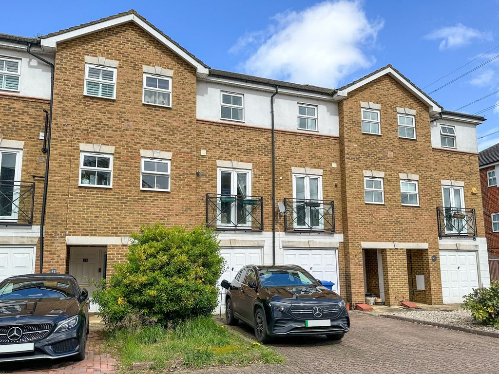 4 bed town house for sale in Old Mill Place, Wraysbury, Staines TW19, £ ...