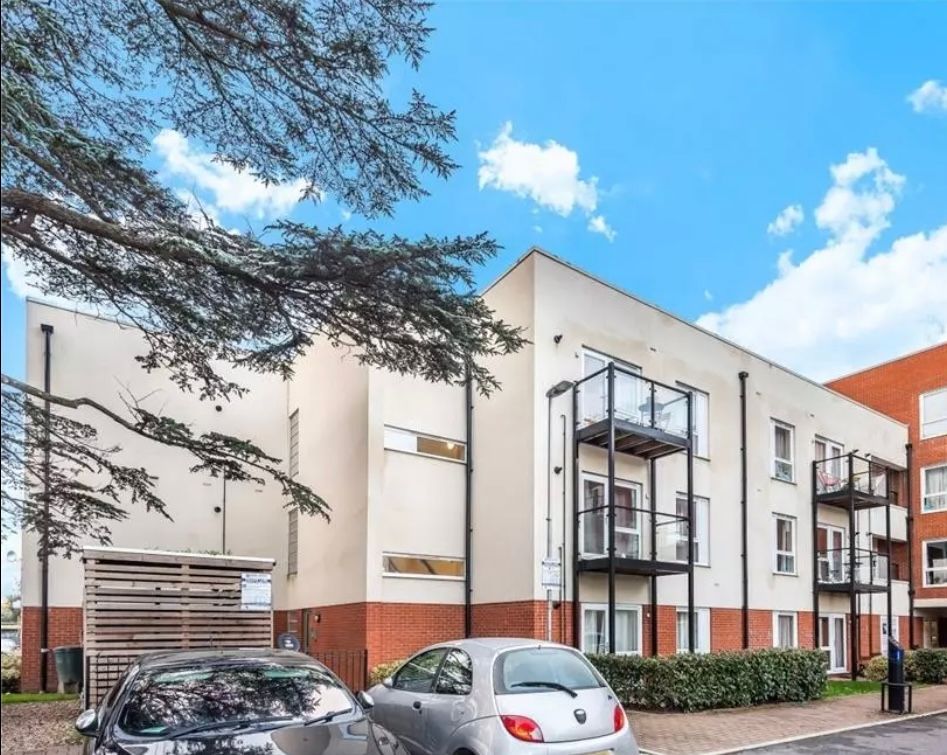 1 bed flat to rent in Spelthorne Grove, Sunbury-On-Thames TW16, £1,295 ...