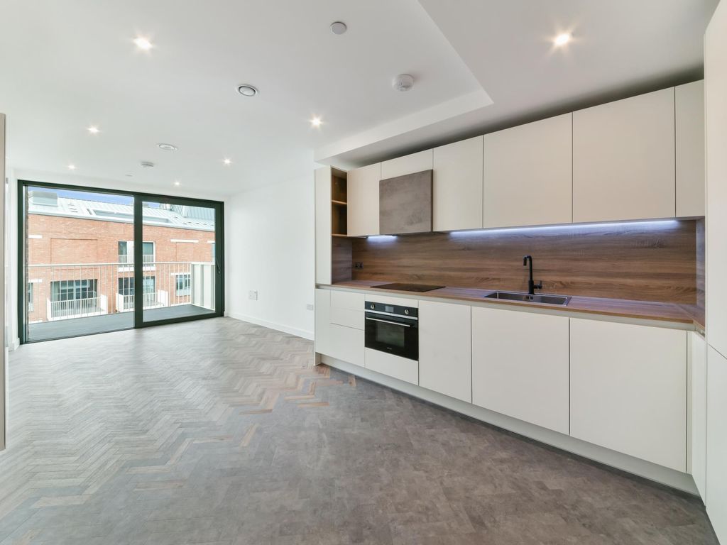 1 bed flat to rent in Skyline Apartments, Three Waters, London E3 - Zoopla