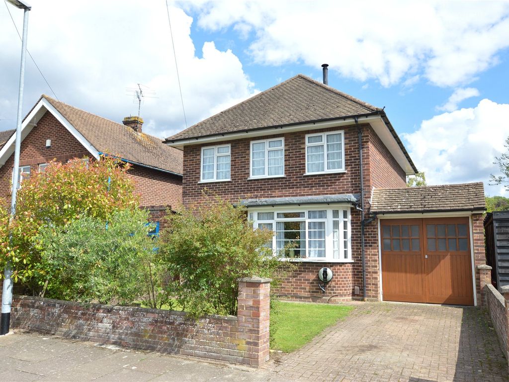 3 bed detached house for sale in Beacon Avenue, Dunstable, Bedfordshire ...