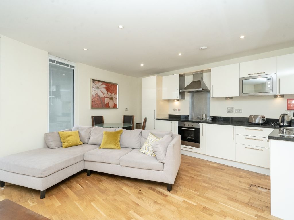 1 bed flat to rent in Trinity Tower, Quadrant Walk, London E14, £2,200 ...