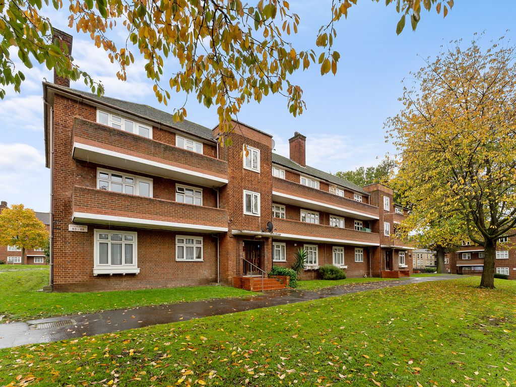2 bed flat for sale in Althorne Gardens, London E18 - Zoopla