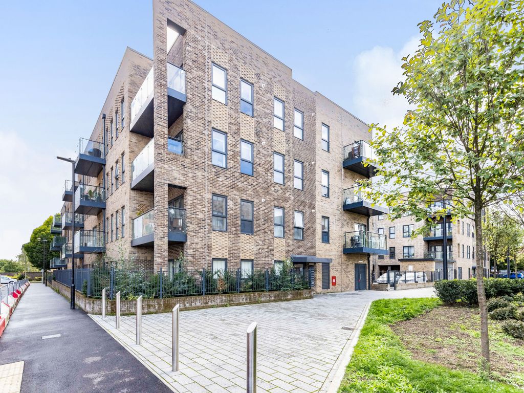 1 bed flat for sale in Bucknall Place, Watford, Hertfordshire WD19 - Zoopla