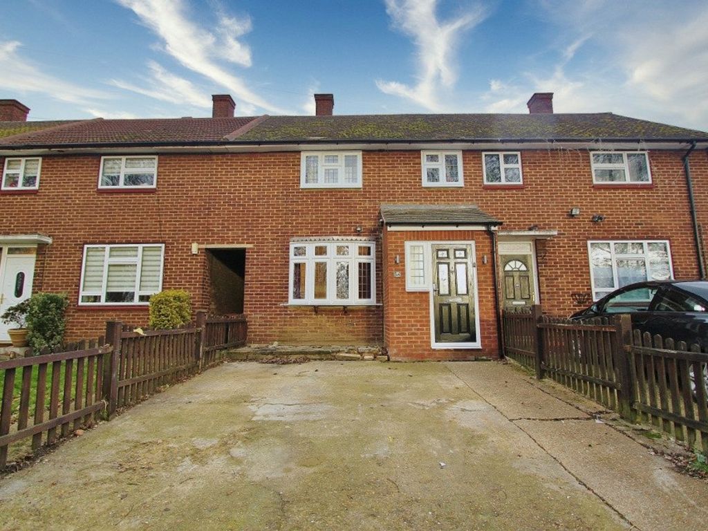 3 bed terraced house to rent in Swindon Lane, Harold Hill RM3, £1,800 ...