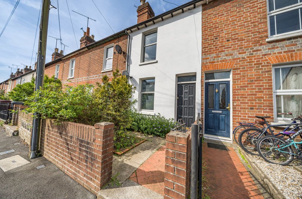 2 Bed Terraced House For Sale In Granby Gardens Reading Berkshire Rg1