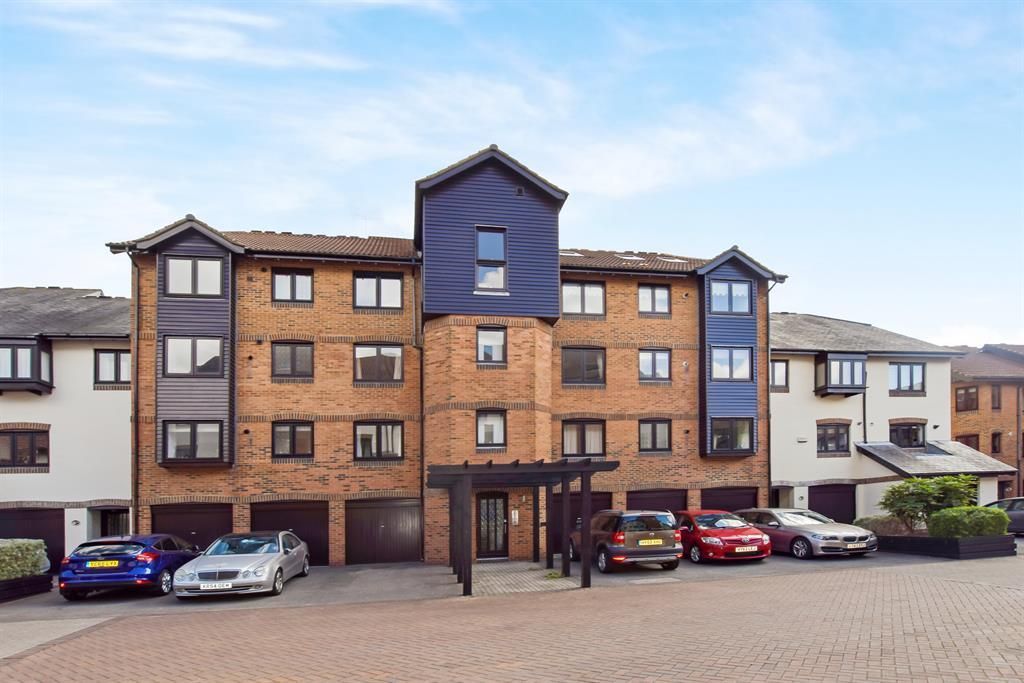 1 bed flat to rent in Moorhead Court Channel Way, Ocean Village ...