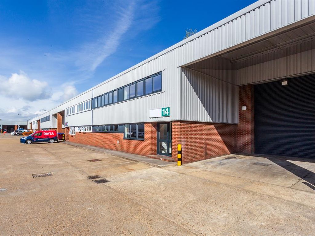 Stocklake Park Industrial Estate, Farmbrough Close, Aylesbury, Bucks ...