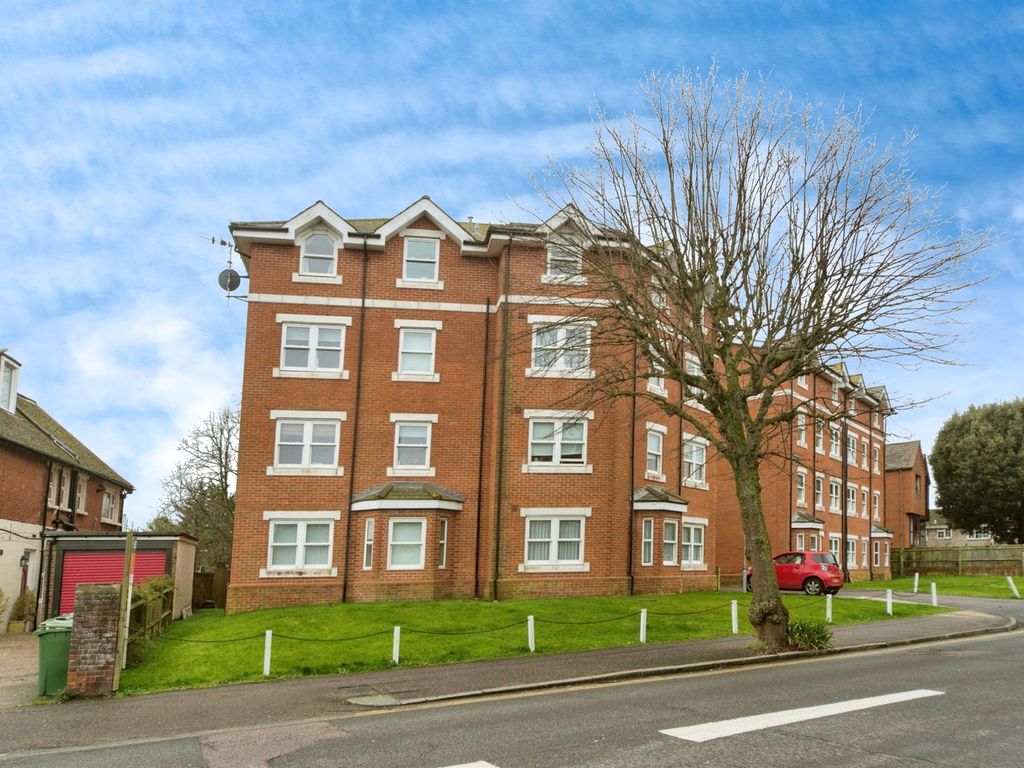 2 bed flat for sale in Upper Avenue, Eastbourne BN21, £170,000 - Zoopla