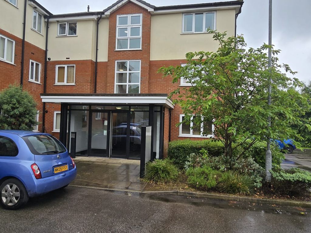 2 bed flat to rent in Cumberland Avenue, Manchester M27, £980 pcm - Zoopla