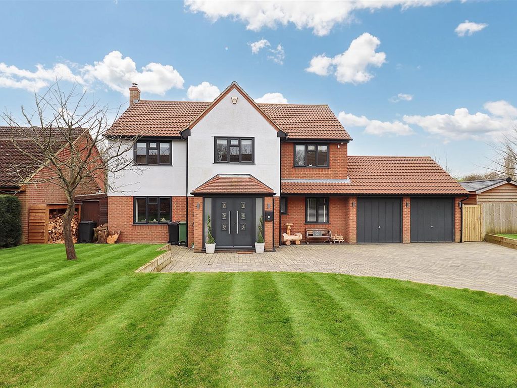 4 bed detached house for sale in Acorn Avenue, Braintree CM7, £ ...