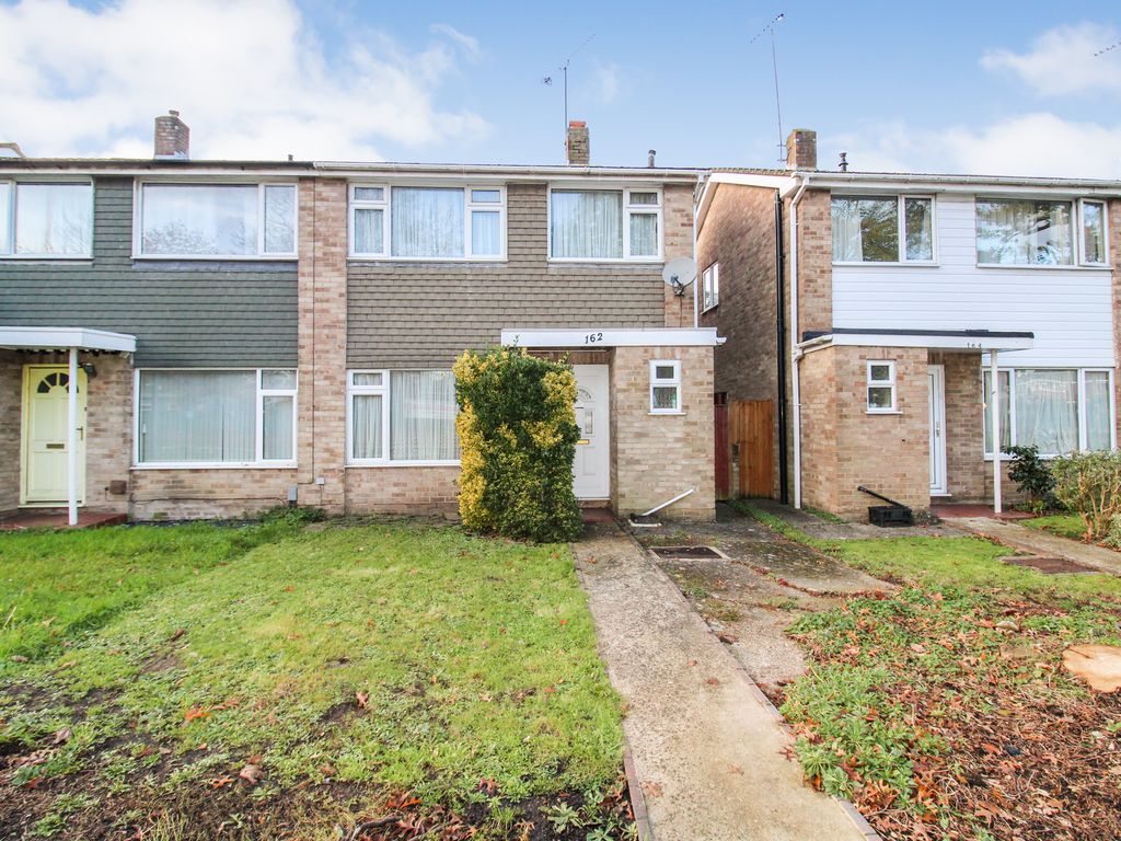 3 Bed Semi Detached House For Sale In Fernhill Road Farnborough Gu14